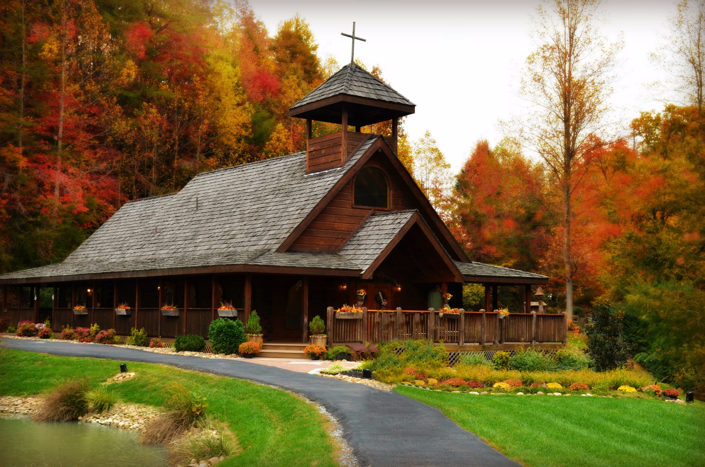 Chapel & Grounds - Gatlinburg's Little Log Wedding Chapel