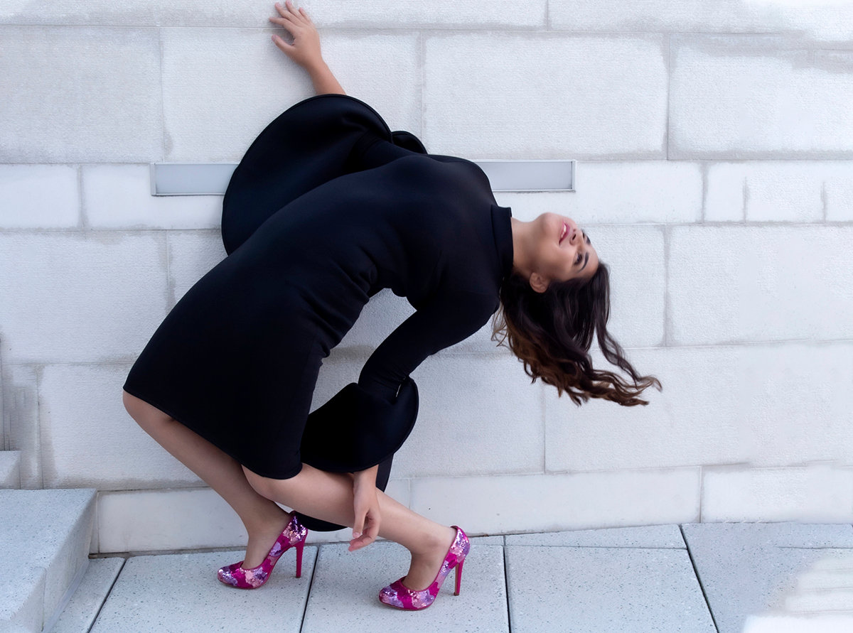 Back Bend in 6 inch Heels? Yep. - Storybook Studios