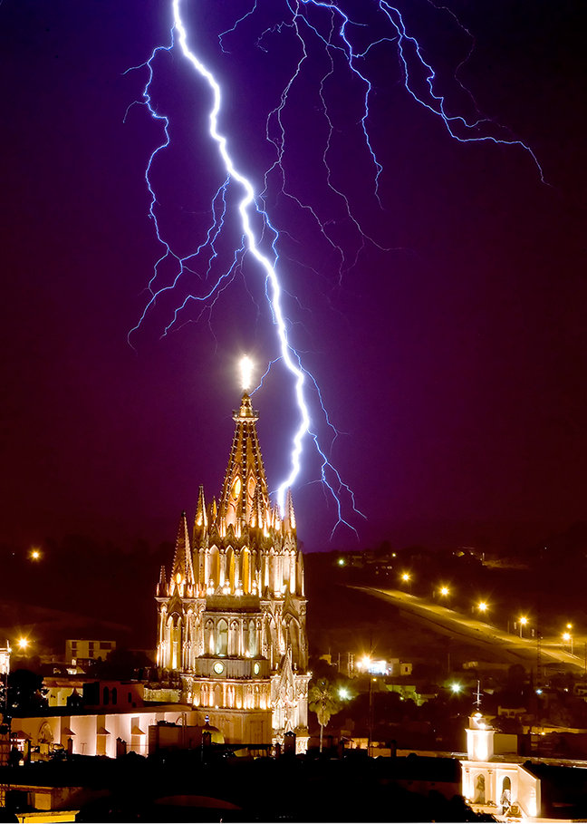 A remarkable lightning strike - Jim Zuckerman photography & photo tours