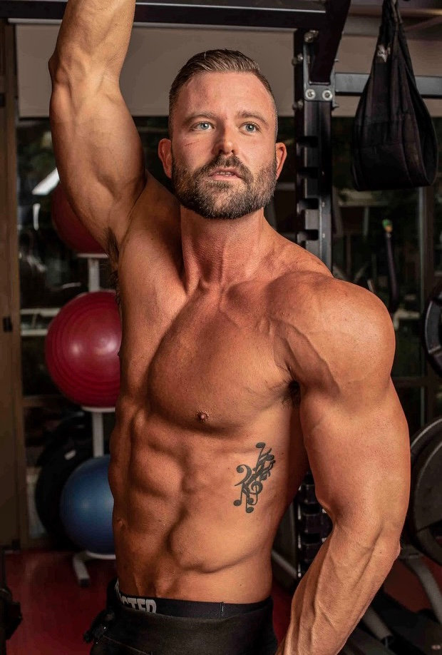 V PHYSIQUE - Daniel Roberts