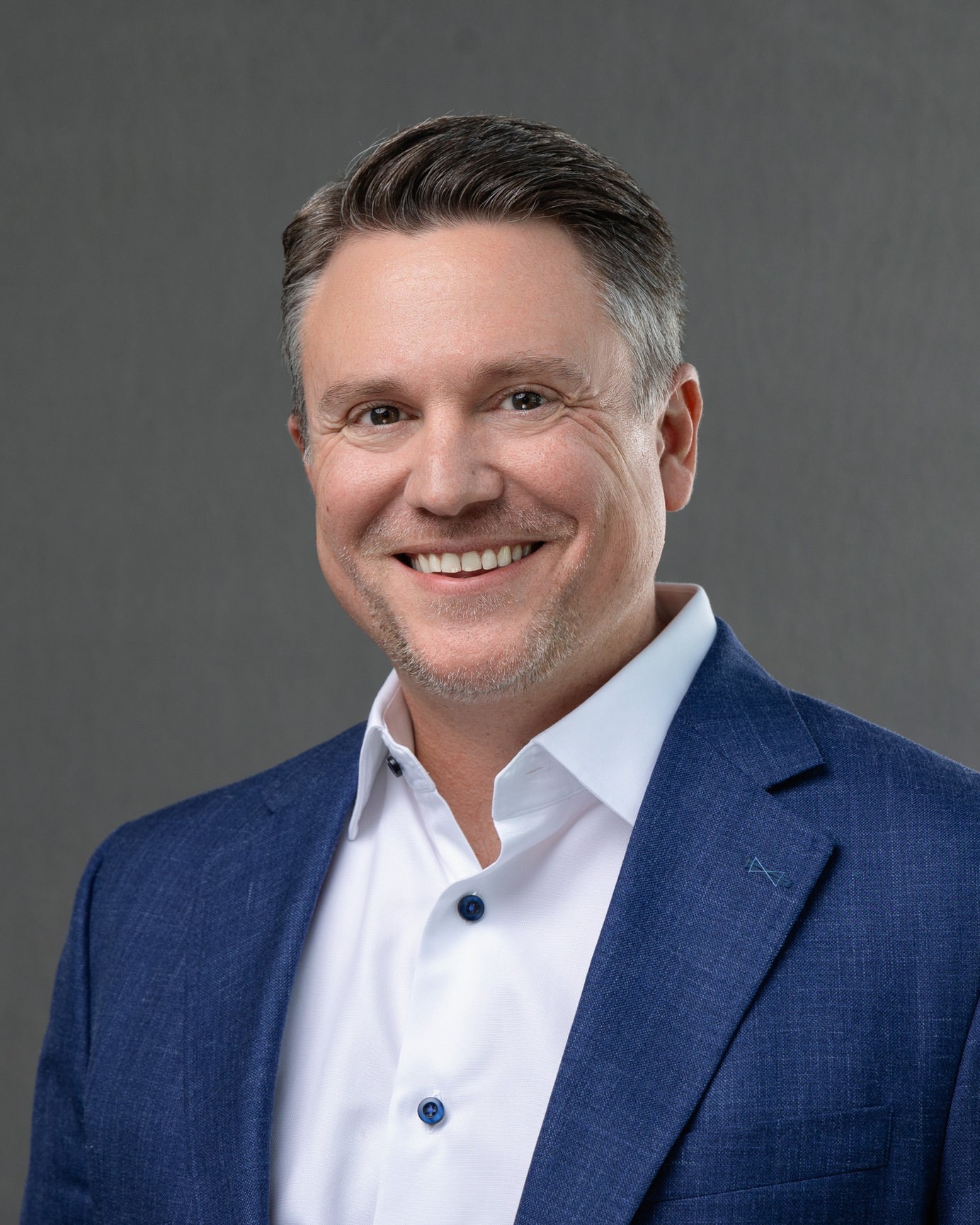 Maximum Convenience: On-Location Headshots During Your Next Meeting