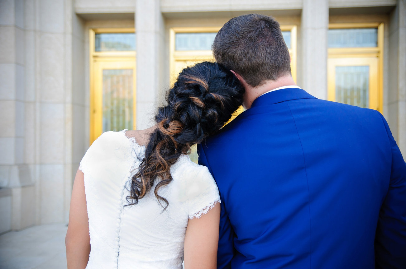Victoria & Chris: Ogden Temple First Look - Erin Langford Photo