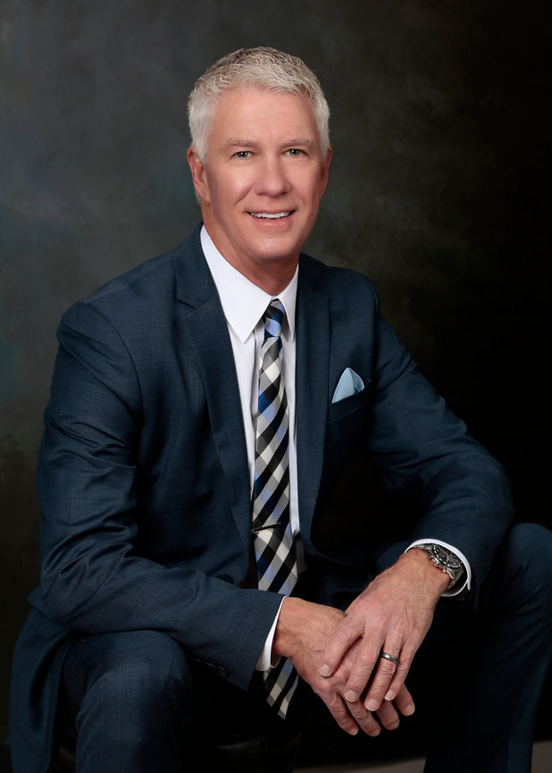 Westlake OH Executive Portraits | PictureTakers Studio & Gallery