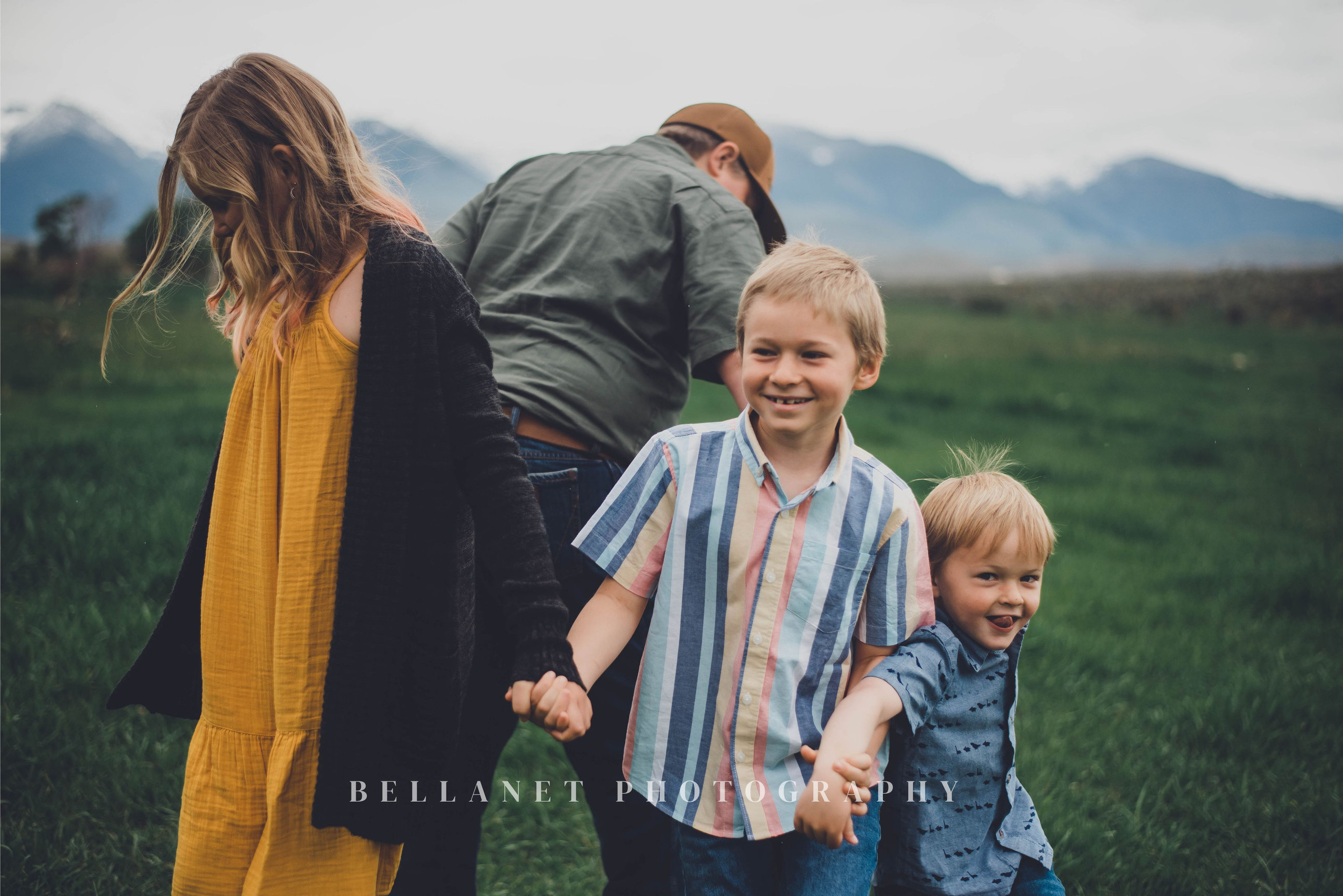 What colors to wear for Spring family photos