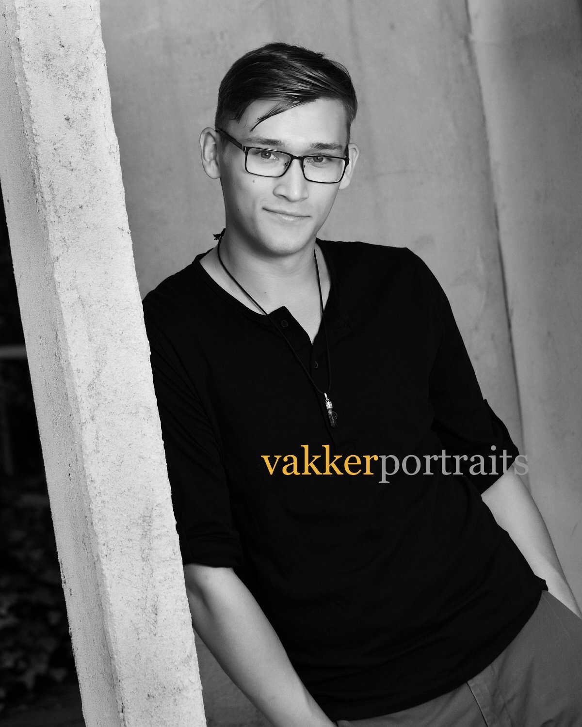 Elling P. - Woodinville HS - Vakker Portraits